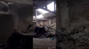 Здание обрушилось после пожара и рухнуло перекрытие кровли, ремонт и реконструкция, усиление бетона.