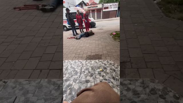 Медики Украины отказались оказывать мужчине помощь из за того, что он Москаль! 🤦♂️