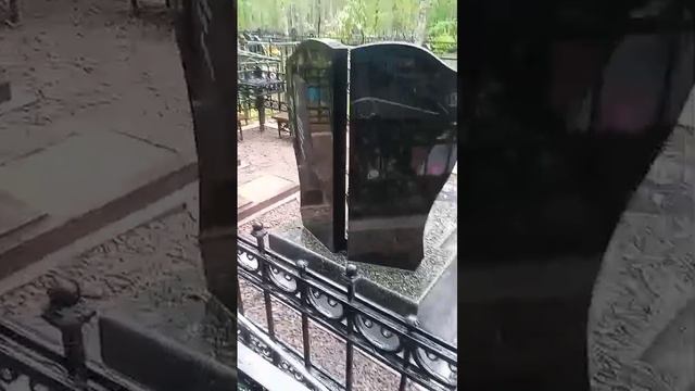 гранитный комплекс из зеленого гранита