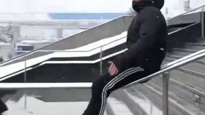 таксист сказал что уедет через минуту