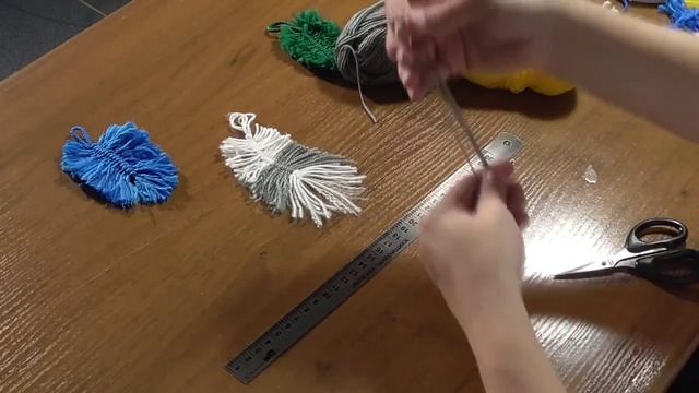 изготовление брелка перо в технике Макраме