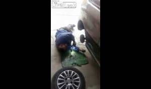 У автомеханика - сиеста!
