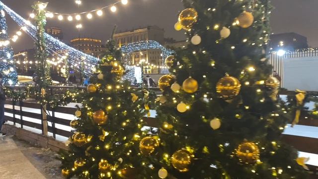 Москва, Павелецкая площадь - нечто свеженькое в новогодних инсталляциях города...