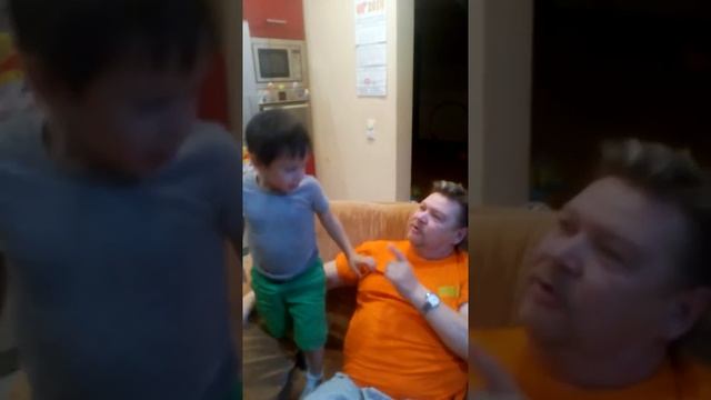 Веселый календарь - День Российского флага...
