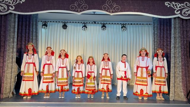 Образцовый детский вокальный ансамбль "Валдо лей" - Пандо прясо