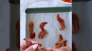 Салат с персиком и хрустящим беконом