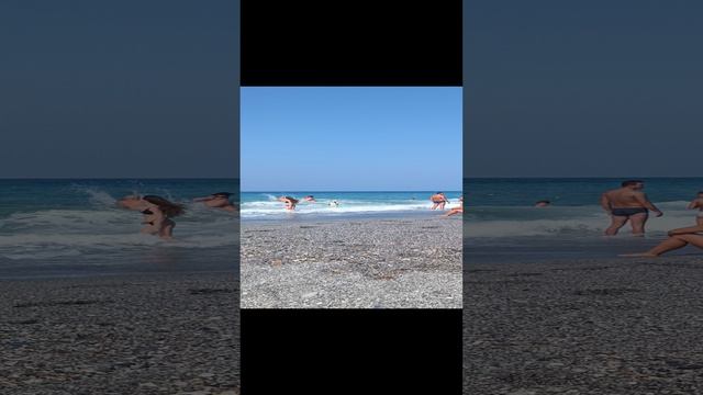 Сегодня отдых в Турции на море испорчен! Огромные волны не дают туристам купаться