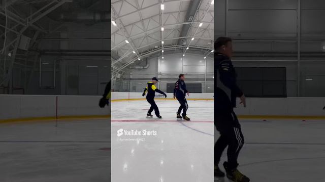 Синхронное катание на коньках фристайлом. Freedom ice skating figure 8