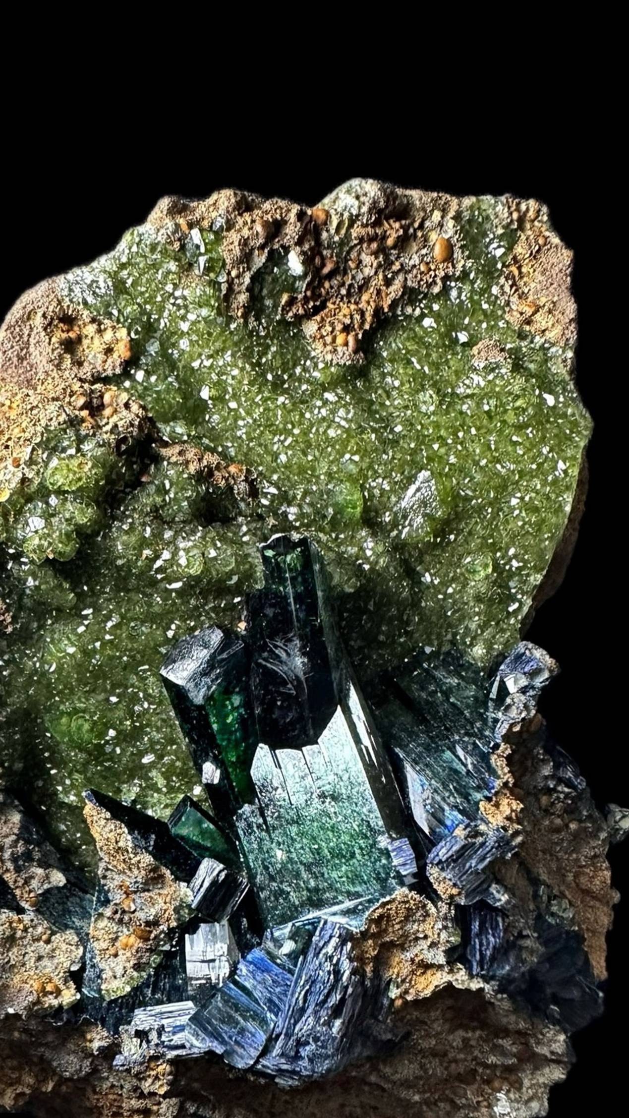 Лудламит с вивианитом на матрице