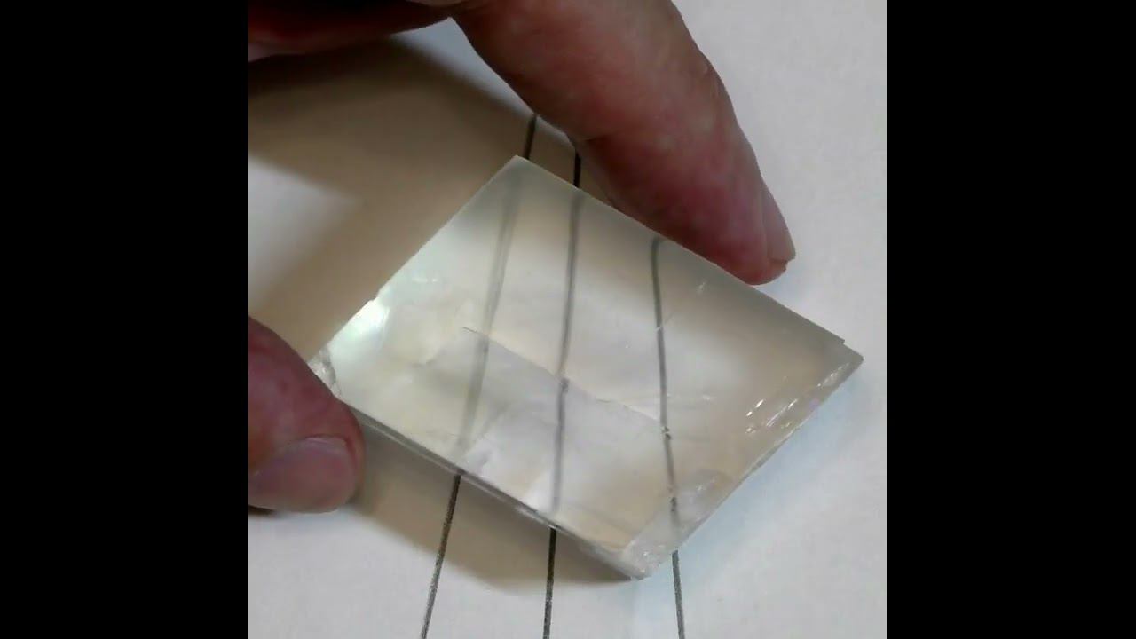 Двойное лучепреломление в исландском шпате/Birefringence in Iceland spar  #physics #tricks #shorts