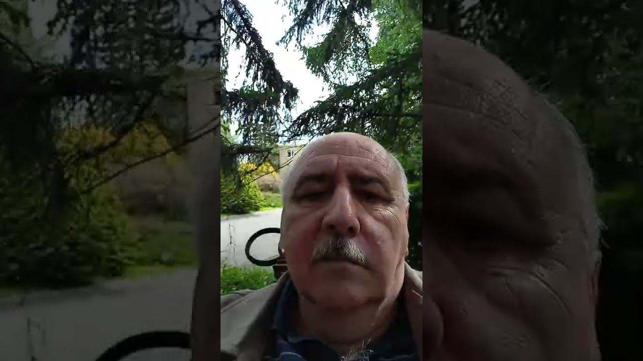 Это автор в Ботаническом саду