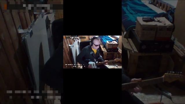 Гитарист валит солягу!