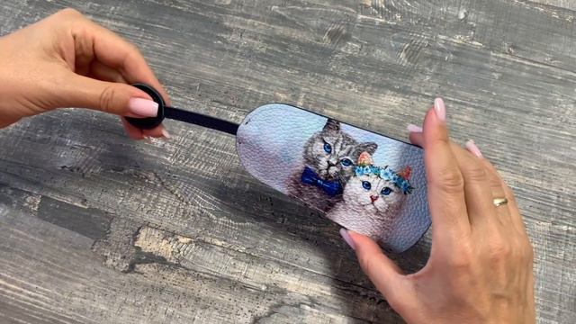 Синяя кожаная ключница с котиками, ручная работа