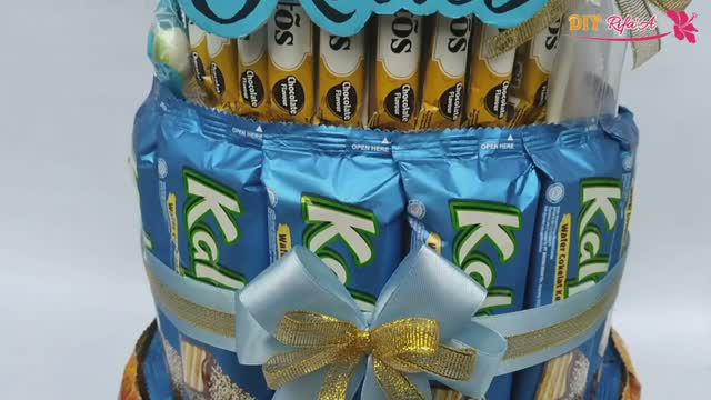 СДЕЛАЙ сам _ Как приготовить праздничный торт из недорогих закусок _ Торт-башня