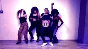 Mecnun Giasar/ Chloe X Halle - Down in The Dm