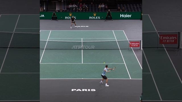 Хольгер Руне - выигрывающий резанный удар слева. Наблюдения за лучшими игроками.