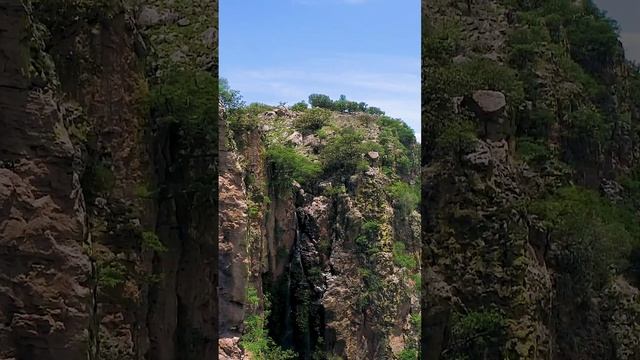 Водопад в горах