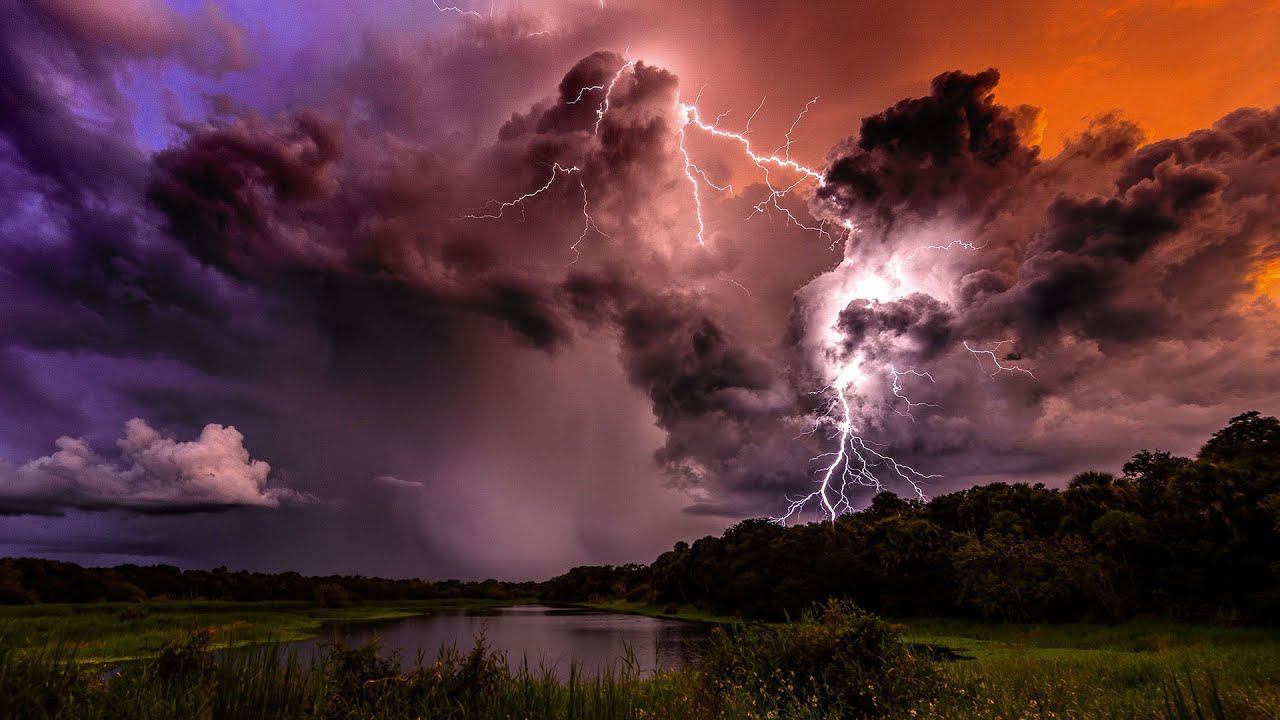 Не боюсь грозы, но трепещу перед красотой мироздания