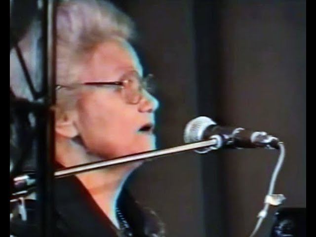 "Памятник детям блокады" (запись 2000 г.). Исполняет автор - Савченко Лидия Михайловна.