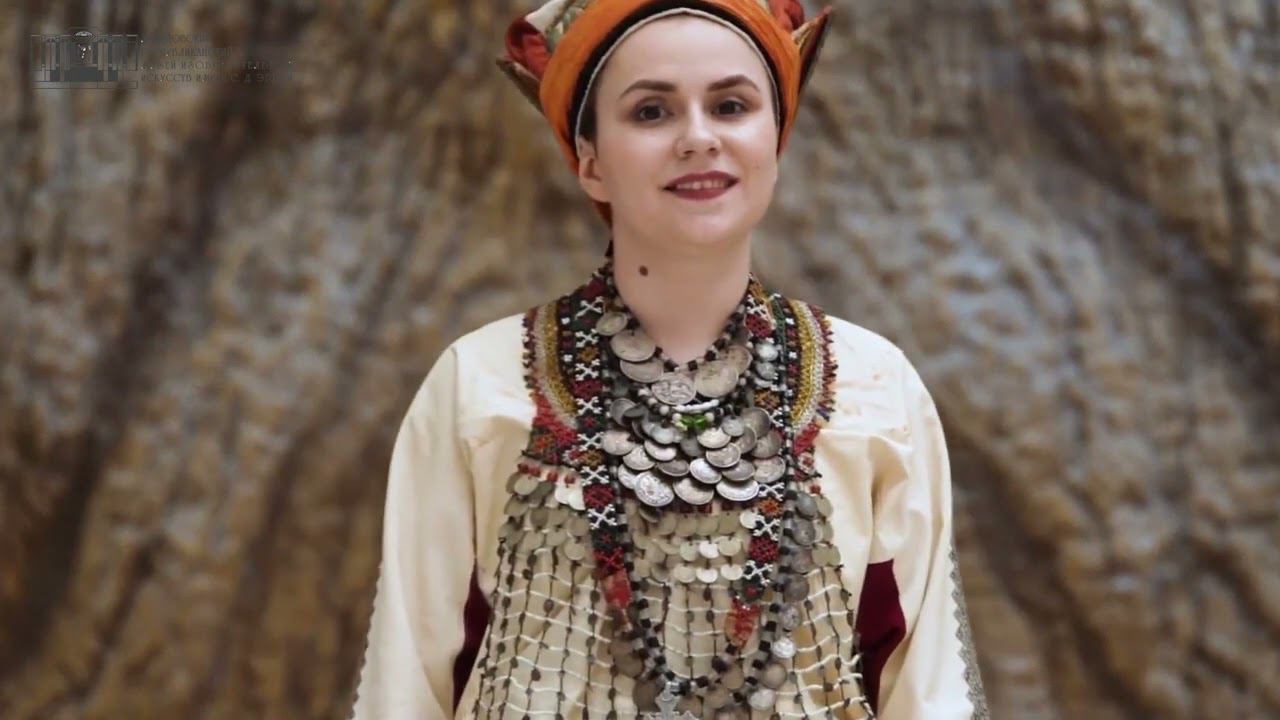 Важные детали. Украшение нагрудное  крганьпирьф (дословно:вокруг шеи).