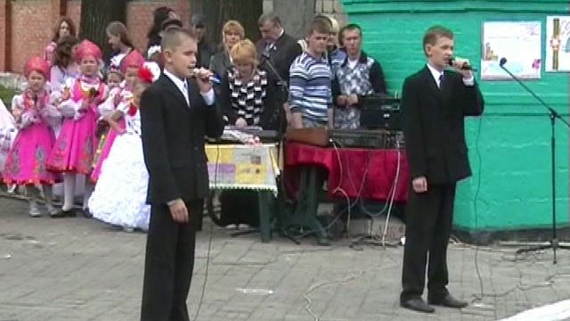 2007.05.09 концерт пос. Александровка  в день победы 10- Песня А если б давали девчонкам медали