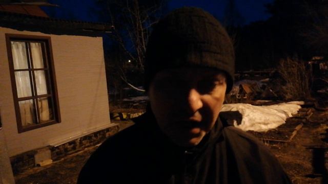 Архив. Мы с дочкой на крыше. Тиран мешает.