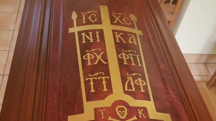 Προσκύνημα  στο λείψανο  του  Γέροντα Εφραίμ  