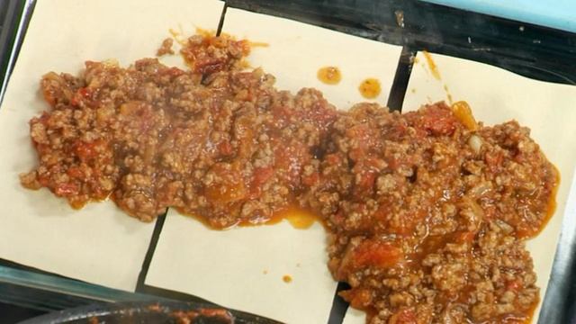 Лазанья мясная смотреть онлайн видео от Книга рецептов в хорошем качестве.