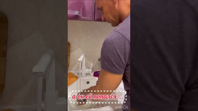 Она ему встретилась, а он ей попался?