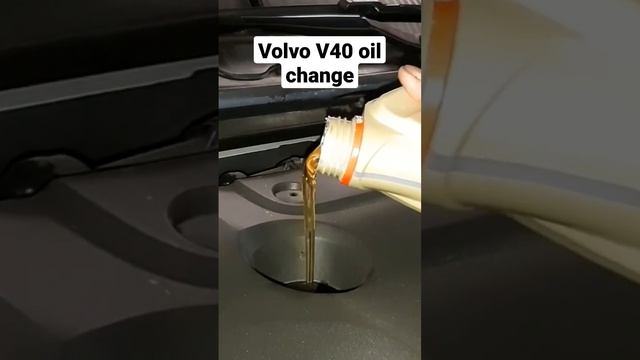 Volvo V40 oil change #volvo #v40