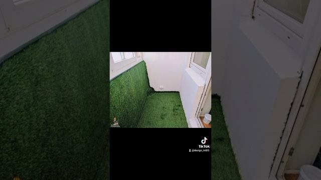 Парень не стал особо заморачиваться с отделкой, обтянул все ковролином под траву.