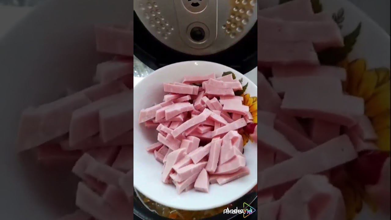 Солянка сборная мясная. Видео снимала в мае.