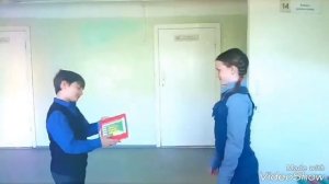 Смеюсь с друзьями. Если засмеёшся с тебя лайк а если не засмеёшся лайк можеш не ставить
