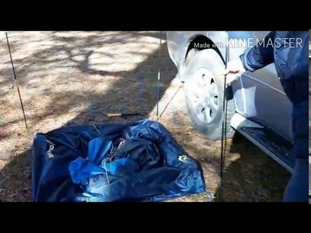 Установка каркаса душ туалет Outventure Cabin одним человеком с помощью самодельных колышков