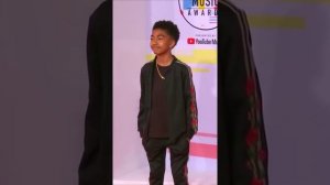 2018 Red Carpet Music Awards Super Star Fashion Show American Music (33)