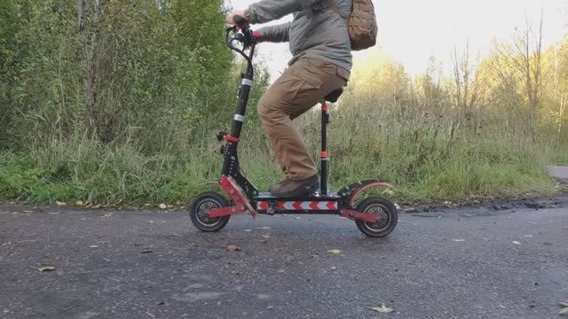 Электросамокат iBalance Athlet демонстрация работы передней и задней пневмоподвески