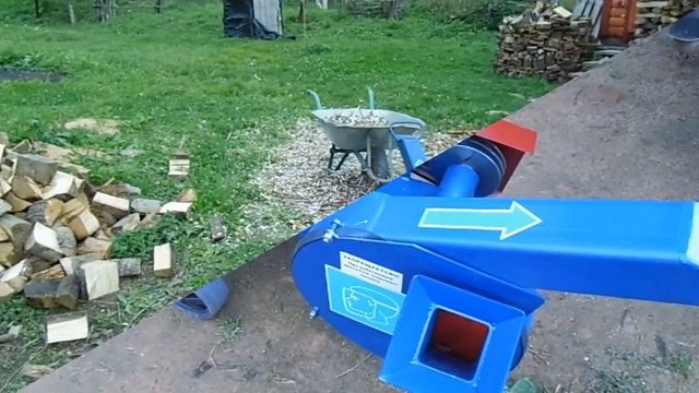 Видео отзыв от Покупателя о работе садового измельчителя МР300 с ДВС (бензин)