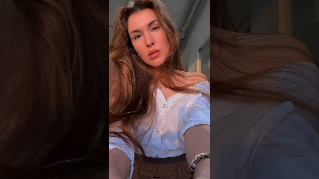 Поздравляю каждую прекрасную! Желаю светиться изнутри и нести созидательную энергию в мир ✨