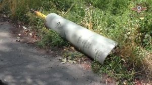 Украинские боевики сбросили противопехотные мины на жилые районы Донецка.mp4