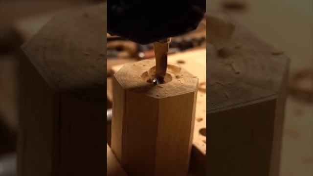 Кружка из дерева