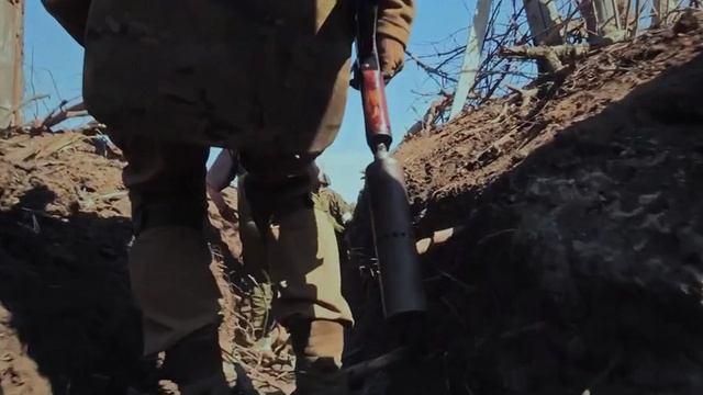 песня бойца подмосковной Софринской бригады с позывным Сына. Простыми словами и все как есть.