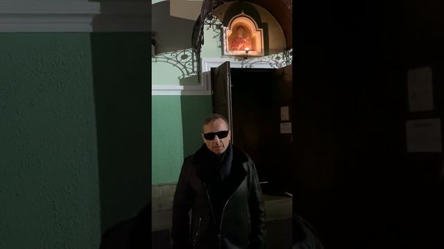Виктор Тартанов  возле Часовни Святой Блаженной Ксении Петербургской