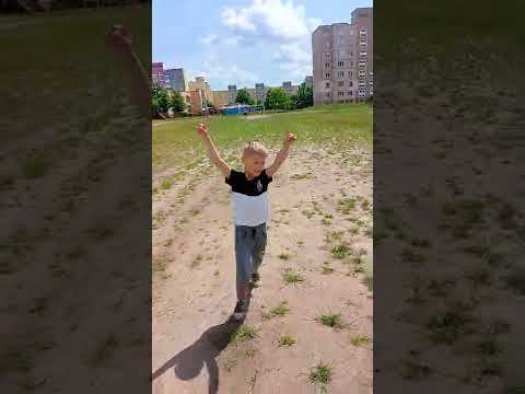 Федор разрывает футбол в Минске, на Охотской.