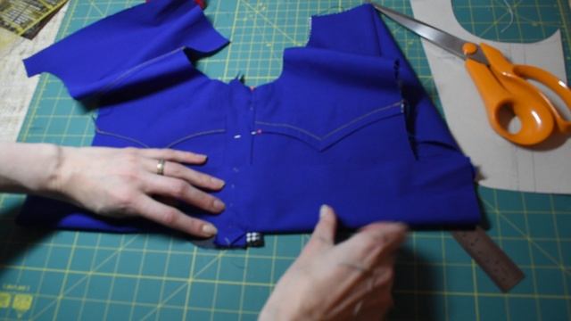 Два варианта обработки застёжки планкой