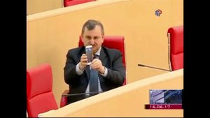 Неловкая попытка грузинского депутата сделать селфи