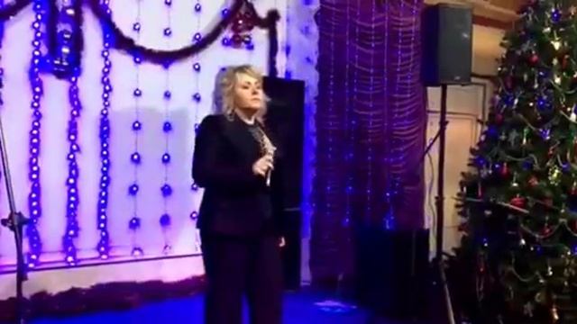 Не уходи, исполняет Елена Балашова (Live)
Автор музыки - Елена Гвоздилина, https://vk.com/elenagvozd