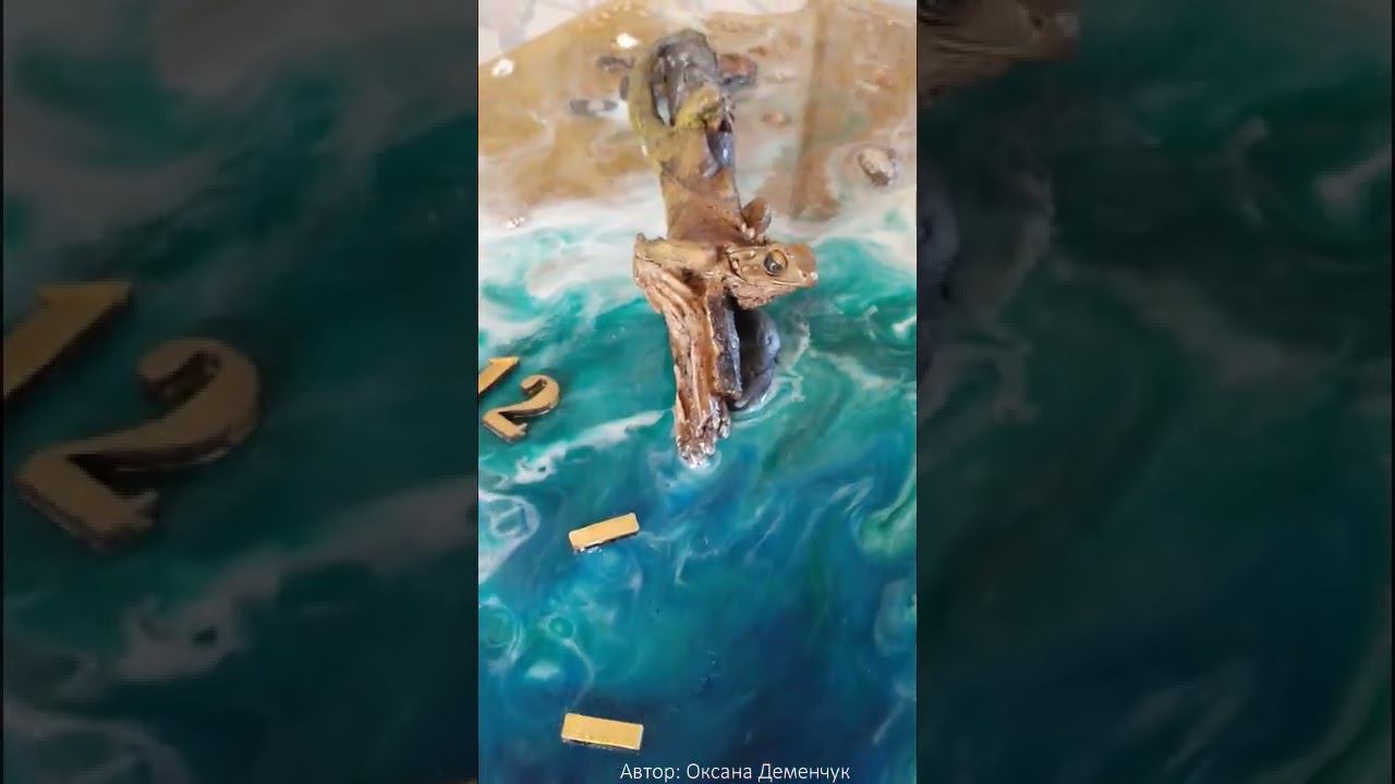 Часы из эпоксидной смолы.
