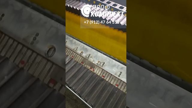 Станок для заточки гильотинных, плоских ножей MF2530AC в работе - "Профкомплект"