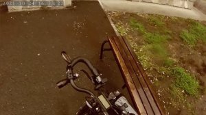 На электровелосипеде под осенним дождем