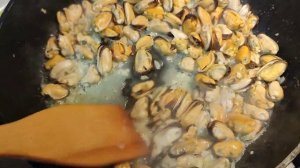 МИДИИ В СЛИВОЧНО - ЧЕСНОЧНОМ СОУСЕ НА СКОВОРОДЕ, БЫСТРО, ПОЛЕЗНО И ВКУСНО